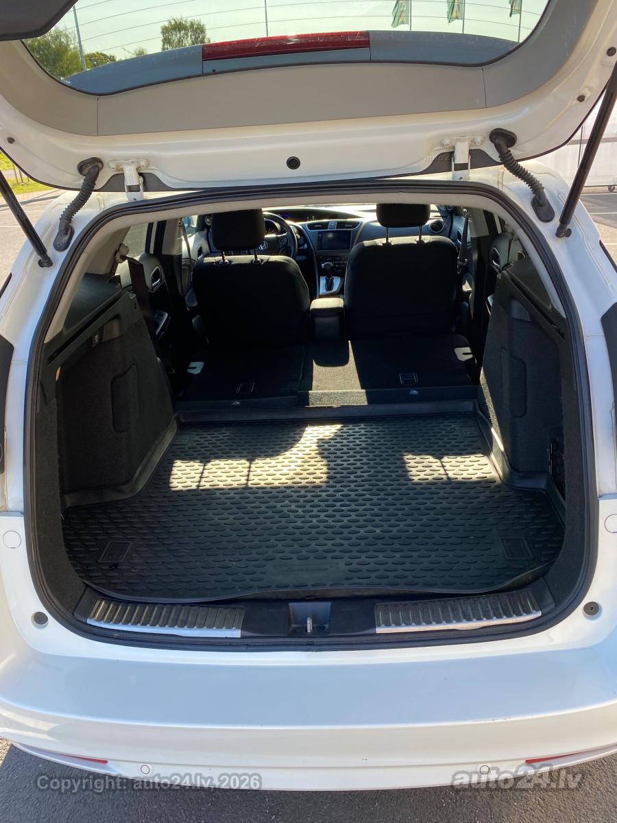 Balts Honda Civic 2016 Tallina, ar dzinēja tilpumu 1.80 L un nobraukumu 178 tūkst. km par 9900 €, foto 24 vietnē AUTOMOTO.COM.LV