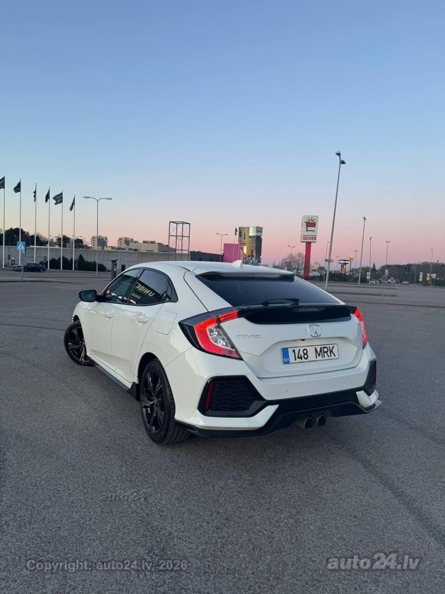 White Honda Civic 2017 in Tallinn, with an engine capacity of 1.50 L and mileage of 89 thousand km for 17000 €, photo 5 on AUTOMOTO.COM.LV