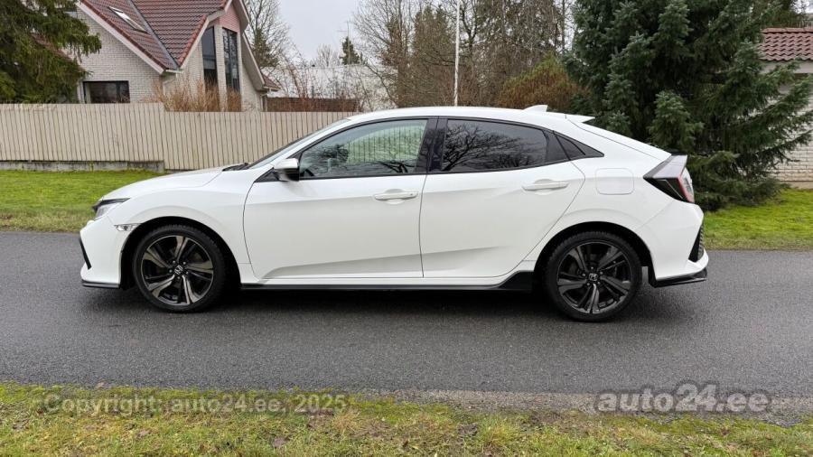 White Honda Civic 2018 in Tallinn, with an engine capacity of 1.50 L and mileage of 130 thousand km for 14999 €, photo 2 on AUTOMOTO.COM.LV
