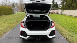 White Honda Civic 2018 in Tallinn, with an engine capacity of 1.50 L and mileage of 130 thousand km for 14999 €, photo 10 on AUTOMOTO.COM.LV
