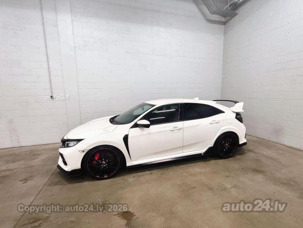 White Honda Civic 2018 in Tallinn, with an engine capacity of 2.00 L and mileage of 91 thousand km for 28900 €, photo 2 on AUTOMOTO.COM.LV