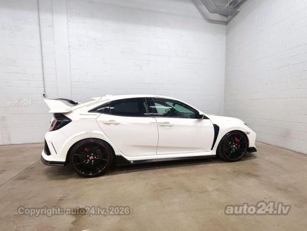 White Honda Civic 2018 in Tallinn, with an engine capacity of 2.00 L and mileage of 91 thousand km for 28900 €, photo 3 on AUTOMOTO.COM.LV