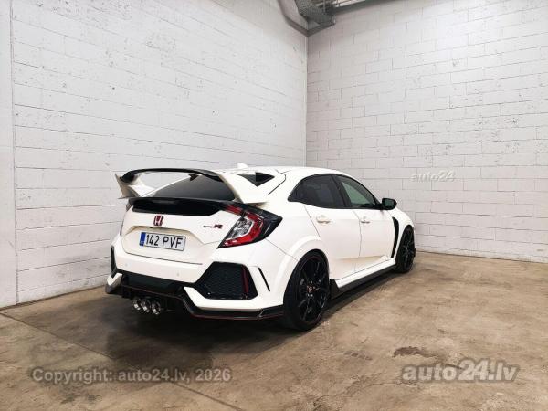 White Honda Civic 2018 in Tallinn, with an engine capacity of 2.00 L and mileage of 91 thousand km for 28900 €, photo 4 on AUTOMOTO.COM.LV