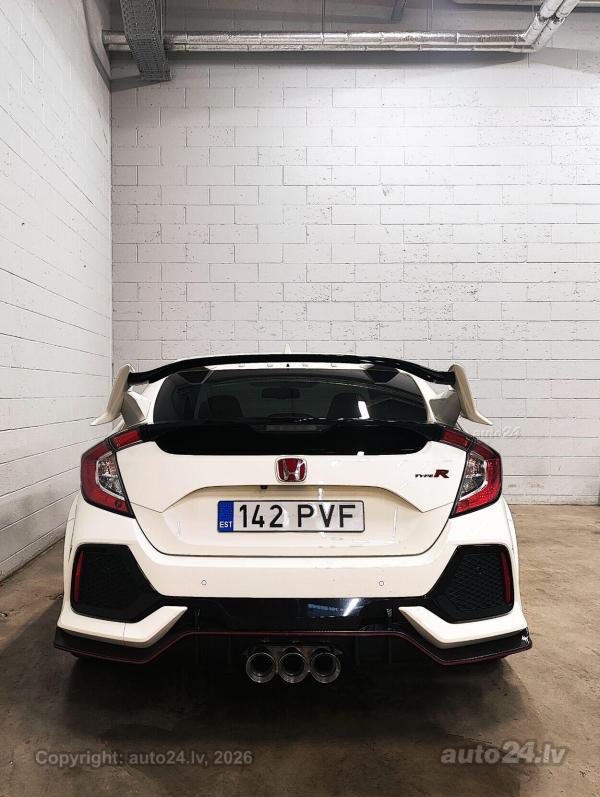 White Honda Civic 2018 in Tallinn, with an engine capacity of 2.00 L and mileage of 91 thousand km for 28900 €, photo 5 on AUTOMOTO.COM.LV