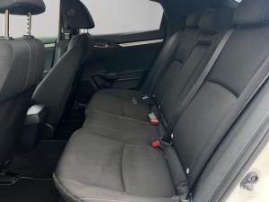 Balts Honda Civic 2018 Viļņa, ar dzinēja tilpumu 1.00 L un nobraukumu 147 tūkst. km par 9999 €, foto 12 vietnē AUTOMOTO.COM.LV