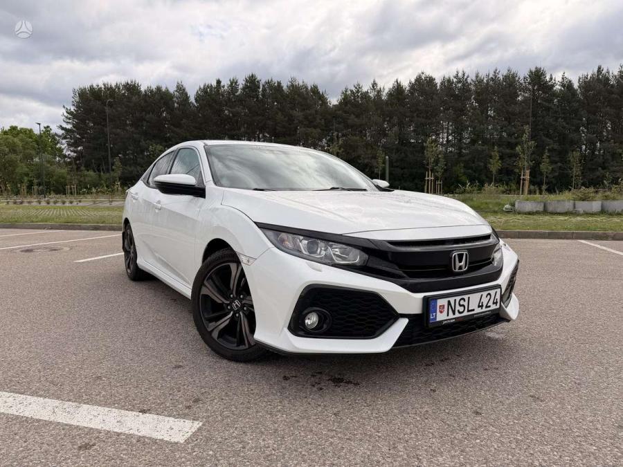 White Honda Civic 2018 in Vilnius, with an engine capacity of 0.99 L and mileage of 82 thousand km for 10990 €, photo 1 on AUTOMOTO.COM.LV