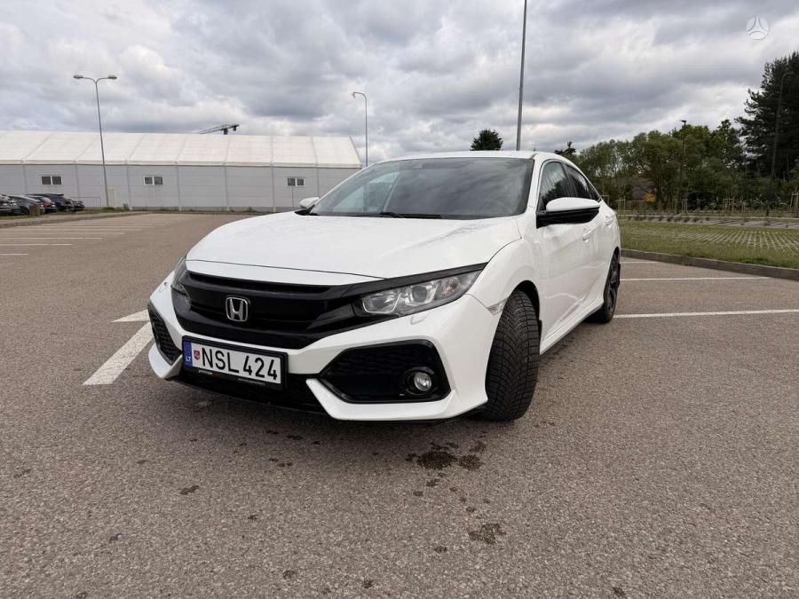 White Honda Civic 2018 in Vilnius, with an engine capacity of 0.99 L and mileage of 82 thousand km for 10990 €, photo 4 on AUTOMOTO.COM.LV