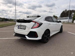 White Honda Civic 2018 in Vilnius, with an engine capacity of 0.99 L and mileage of 82 thousand km for 10990 €, photo 8 on AUTOMOTO.COM.LV