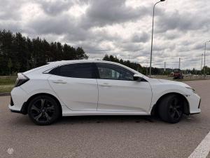 White Honda Civic 2018 in Vilnius, with an engine capacity of 0.99 L and mileage of 82 thousand km for 10990 €, photo 9 on AUTOMOTO.COM.LV