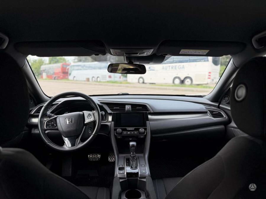 White Honda Civic 2018 in Vilnius, with an engine capacity of 0.99 L and mileage of 82 thousand km for 10990 €, photo 14 on AUTOMOTO.COM.LV