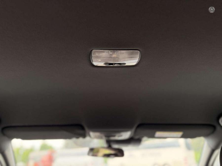 White Honda Civic 2018 in Vilnius, with an engine capacity of 0.99 L and mileage of 82 thousand km for 10990 €, photo 15 on AUTOMOTO.COM.LV