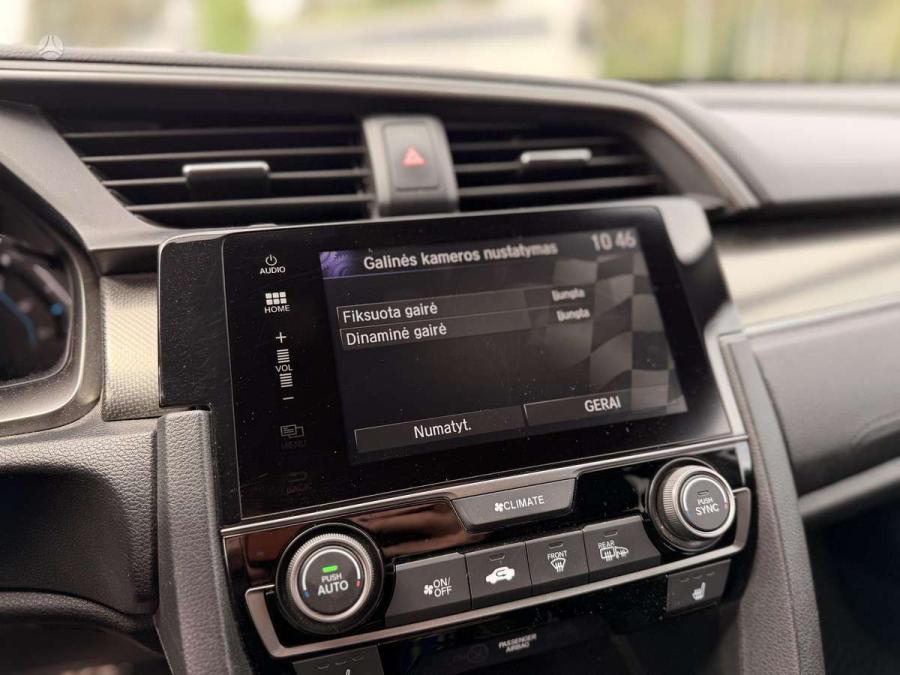 White Honda Civic 2018 in Vilnius, with an engine capacity of 0.99 L and mileage of 82 thousand km for 10990 €, photo 23 on AUTOMOTO.COM.LV