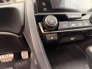 White Honda Civic 2018 in Vilnius, with an engine capacity of 0.99 L and mileage of 82 thousand km for 10990 €, photo 25 on AUTOMOTO.COM.LV