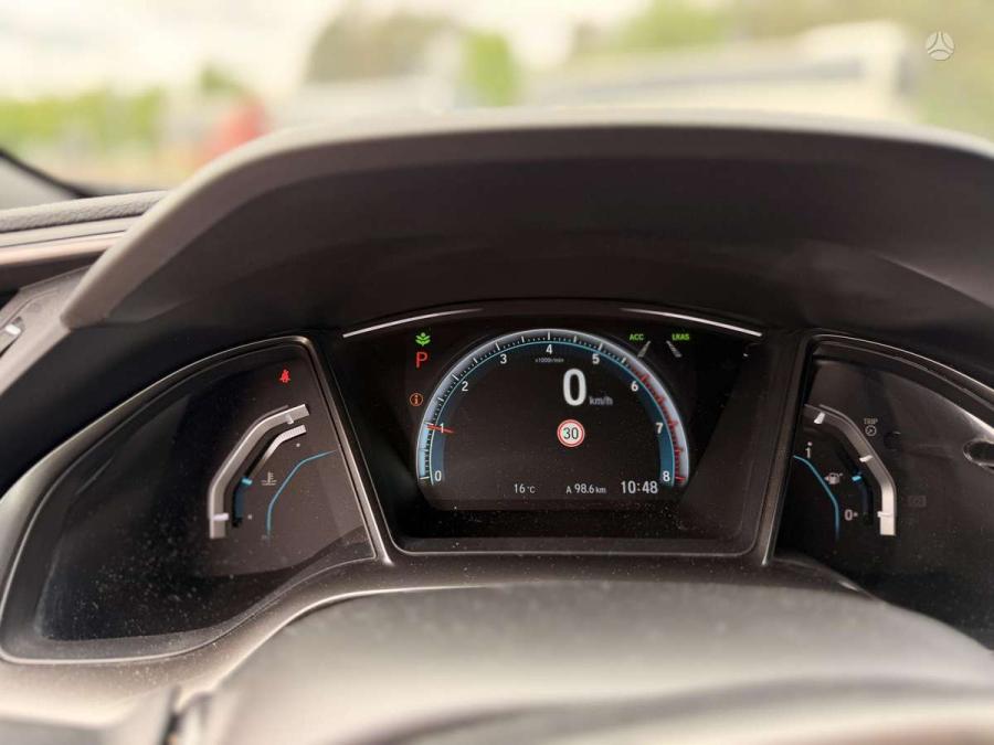 White Honda Civic 2018 in Vilnius, with an engine capacity of 0.99 L and mileage of 82 thousand km for 10990 €, photo 27 on AUTOMOTO.COM.LV