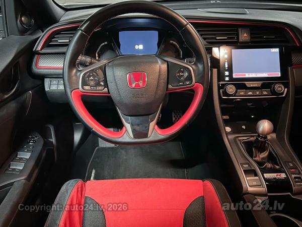 Honda Civic 2018 in Tallinn on AUTOMOTO.COM.LV White Honda Civic 2018 in Tallinn, with an engine capacity of 2.00 L and mileage of 119 thousand km for 29900 €, photo 8 on AUTOMOTO.COM.LV