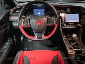 White Honda Civic 2018 in Tallinn, with an engine capacity of 2.00 L and mileage of 119 thousand km for 29900 €, photo 8 on AUTOMOTO.COM.LV