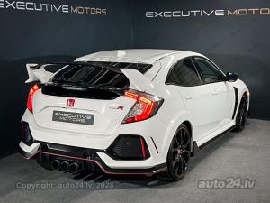 White Honda Civic 2018 in Tallinn, with an engine capacity of 2.00 L and mileage of 119 thousand km for 29900 €, photo 12 on AUTOMOTO.COM.LV