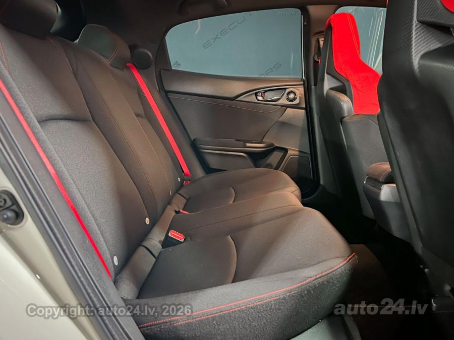 White Honda Civic 2018 in Tallinn, with an engine capacity of 2.00 L and mileage of 119 thousand km for 29900 €, photo 16 on AUTOMOTO.COM.LV