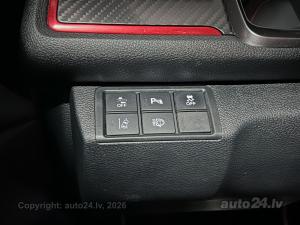 White Honda Civic 2018 in Tallinn, with an engine capacity of 2.00 L and mileage of 119 thousand km for 29900 €, photo 21 on AUTOMOTO.COM.LV
