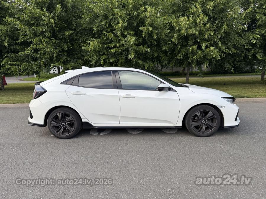 White Honda Civic 2019 in Tallinn, with an engine capacity of 1.50 L and mileage of 69 thousand km for 19500 €, photo 5 on AUTOMOTO.COM.LV