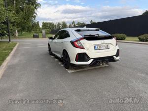 White Honda Civic 2019 in Tallinn, with an engine capacity of 1.50 L and mileage of 69 thousand km for 19500 €, photo 8 on AUTOMOTO.COM.LV