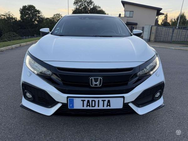 White Honda Civic 2019 in Taurage, with an engine capacity of 1.50 L and mileage of 244 thousand km for 10500 €, photo 3 on AUTOMOTO.COM.LV