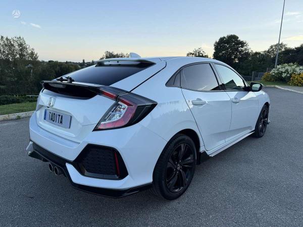 White Honda Civic 2019 in Taurage, with an engine capacity of 1.50 L and mileage of 244 thousand km for 10500 €, photo 8 on AUTOMOTO.COM.LV