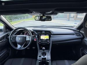 Balts Honda Civic 2019 Tauragė, ar dzinēja tilpumu 1.50 L un nobraukumu 244 tūkst. km par 10500 €, foto 17 vietnē AUTOMOTO.COM.LV