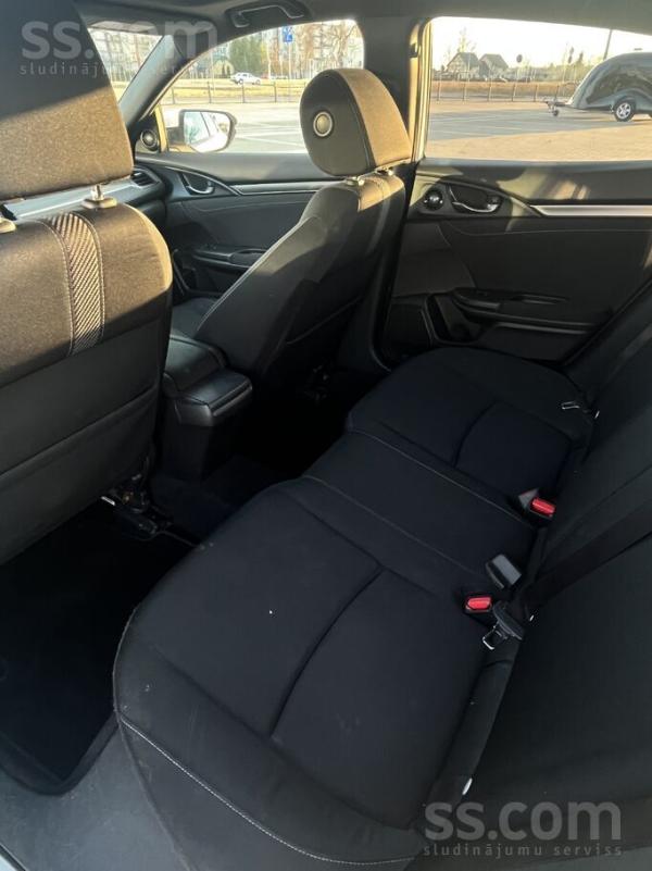 Balts Honda Civic 2019 Rīga, ar dzinēja tilpumu 1.00 L un nobraukumu 91 tūkst. km par 13700 €, foto 8 vietnē AUTOMOTO.COM.LV