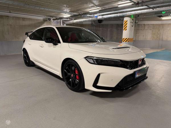 Balts Honda Civic 2024 Viļņa, ar dzinēja tilpumu 2.00 L un nobraukumu 18 tūkst. km par 49000 €, foto 3 vietnē AUTOMOTO.COM.LV
