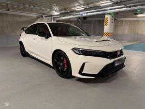 White Honda Civic 2024 in Vilnius, with an engine capacity of 2.00 L and mileage of 18 thousand km for 49000 €, photo 4 on AUTOMOTO.COM.LV