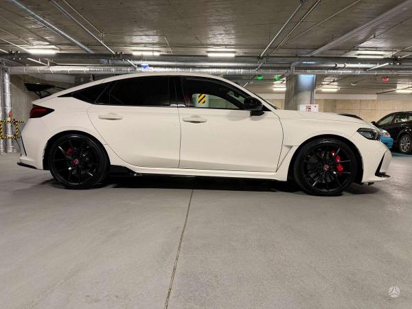 Balts Honda Civic 2024 Viļņa, ar dzinēja tilpumu 2.00 L un nobraukumu 18 tūkst. km par 49000 €, foto 4 vietnē AUTOMOTO.COM.LV