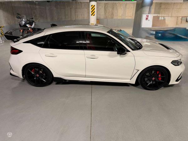 Balts Honda Civic 2024 Viļņa, ar dzinēja tilpumu 2.00 L un nobraukumu 18 tūkst. km par 49000 €, foto 6 vietnē AUTOMOTO.COM.LV