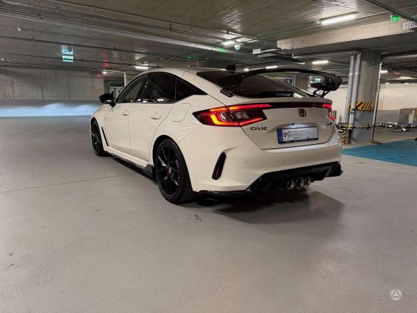 Balts Honda Civic 2024 Viļņa, ar dzinēja tilpumu 2.00 L un nobraukumu 18 tūkst. km par 49000 €, foto 7 vietnē AUTOMOTO.COM.LV