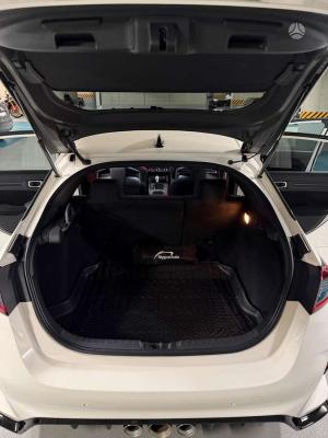 White Honda Civic 2024 in Vilnius, with an engine capacity of 2.00 L and mileage of 18 thousand km for 49000 €, photo 25 on AUTOMOTO.COM.LV