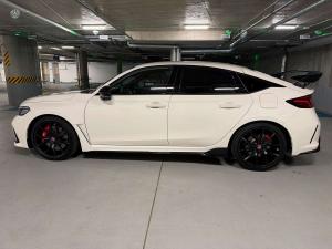 White Honda Civic 2024 in Vilnius, with an engine capacity of 2.00 L and mileage of 18 thousand km for 49000 €, photo 27 on AUTOMOTO.COM.LV