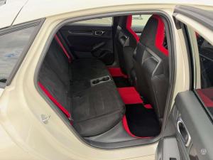 White Honda Civic 2024 in Vilnius, with an engine capacity of 2.00 L and mileage of 18 thousand km for 49000 €, photo 38 on AUTOMOTO.COM.LV