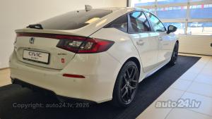 White Honda Civic 2026 in Tartu, with an engine capacity of 2.00 L and mileage of 21 thousand km for 34738 €, photo 4 on AUTOMOTO.COM.LV