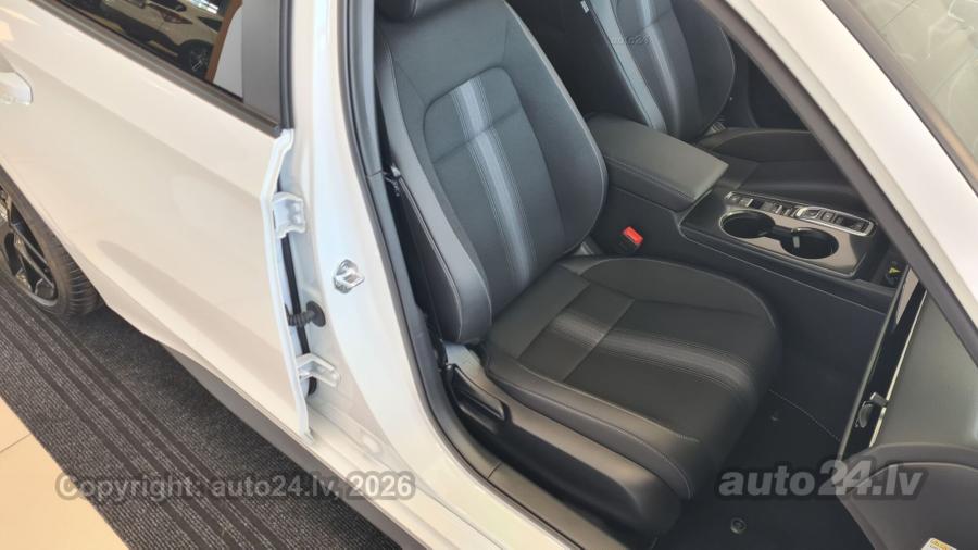 White Honda Civic 2026 in Tartu, with an engine capacity of 2.00 L and mileage of 21 thousand km for 34738 €, photo 9 on AUTOMOTO.COM.LV
