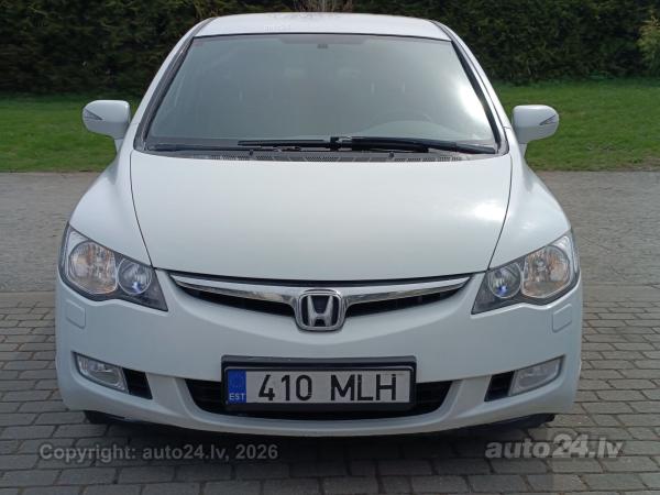 Balts Honda Civic 2008 Tallina, ar dzinēja tilpumu 1.30 L un nobraukumu 160 tūkst. km par 2990 €, foto 1 vietnē AUTOMOTO.COM.LV
