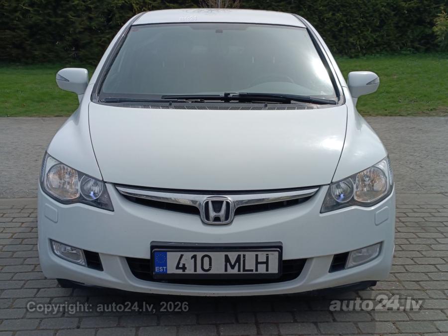 Balts Honda Civic 2008 Tallina, ar dzinēja tilpumu 1.30 L un nobraukumu 160 tūkst. km par 2990 €, foto 1 vietnē AUTOMOTO.COM.LV