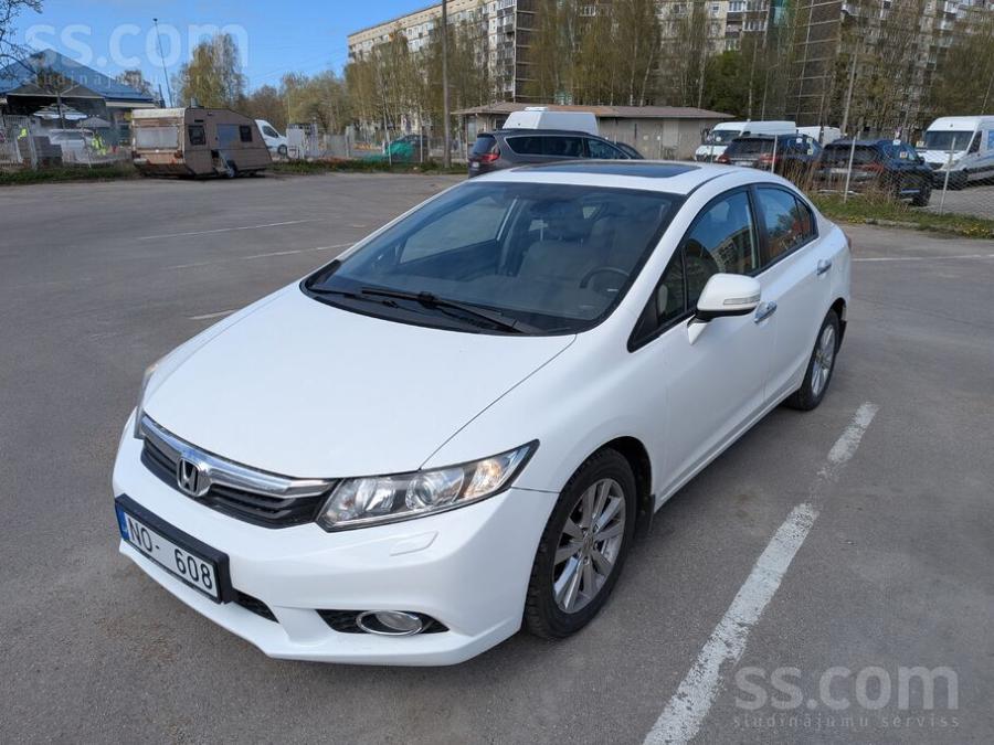 Balts Honda Civic 2014 Rīga, ar dzinēja tilpumu 1.80 L un nobraukumu 184 tūkst. km par 6950 €, foto 3 vietnē AUTOMOTO.COM.LV