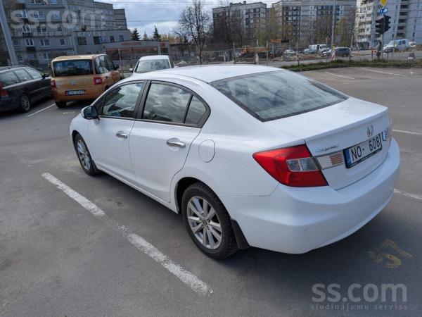Белый Хонда Цивик 2014 в Рига, объемом двигателя 1.80 л и пробегом 184 тыс. км за 6950 €, фото 3 на AUTOMOTO.COM.LV
