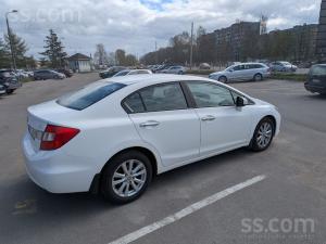 Balts Honda Civic 2014 Rīga, ar dzinēja tilpumu 1.80 L un nobraukumu 184 tūkst. km par 6950 €, foto 6 vietnē AUTOMOTO.COM.LV