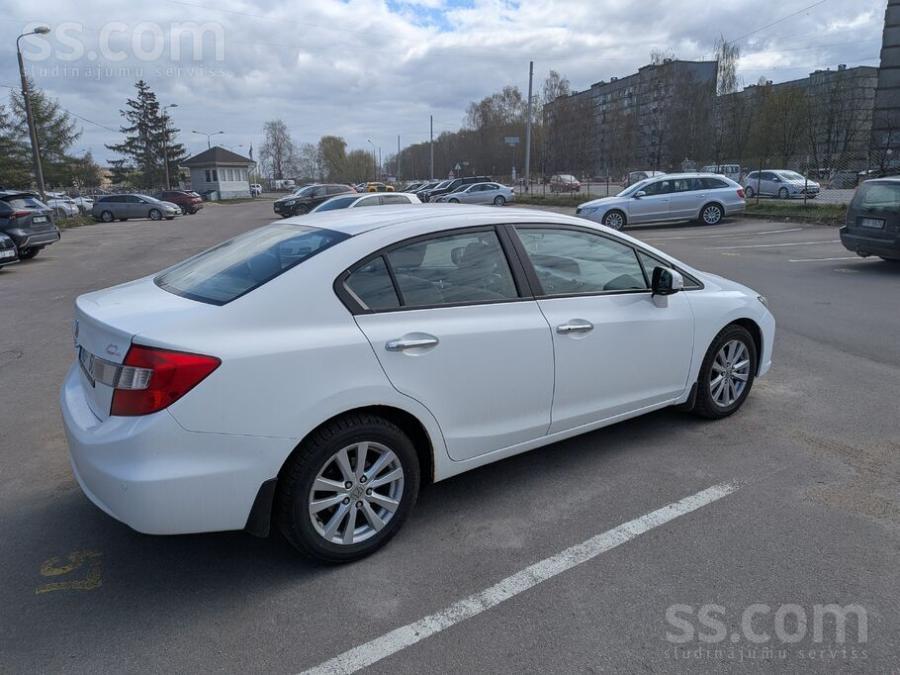 Balts Honda Civic 2014 Rīga, ar dzinēja tilpumu 1.80 L un nobraukumu 184 tūkst. km par 6950 €, foto 6 vietnē AUTOMOTO.COM.LV