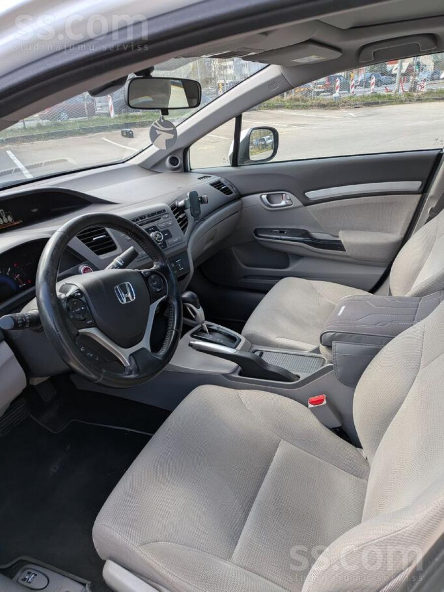Balts Honda Civic 2014 Rīga, ar dzinēja tilpumu 1.80 L un nobraukumu 184 tūkst. km par 6950 €, foto 8 vietnē AUTOMOTO.COM.LV