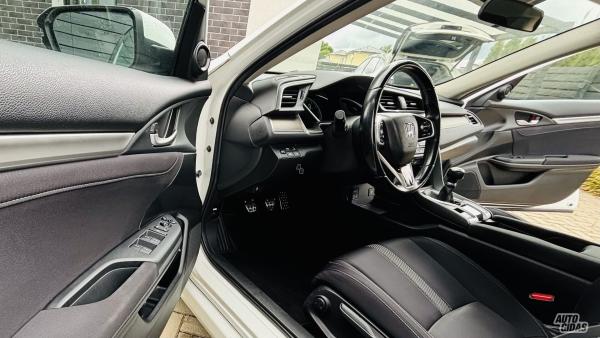 White Honda Civic 2018 in Vilnius, with an engine capacity of 1.50 L and mileage of 161 thousand km for 14000 €, photo 5 on AUTOMOTO.COM.LV
