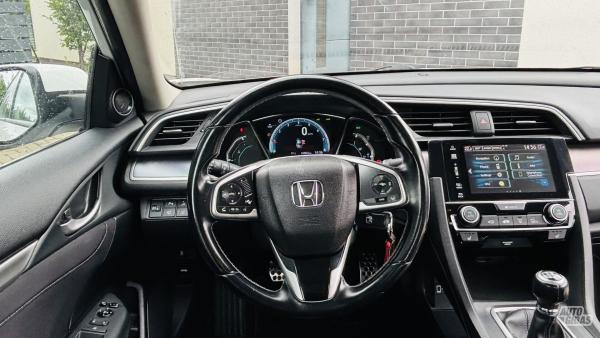 White Honda Civic 2018 in Vilnius, with an engine capacity of 1.50 L and mileage of 161 thousand km for 14000 €, photo 7 on AUTOMOTO.COM.LV