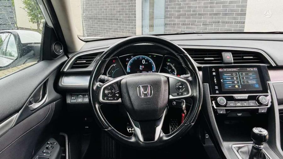 White Honda Civic 2018 in Vilnius, with an engine capacity of 1.50 L and mileage of 161 thousand km for 13900 €, photo 6 on AUTOMOTO.COM.LV