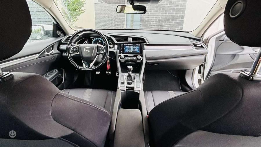 White Honda Civic 2018 in Vilnius, with an engine capacity of 1.50 L and mileage of 161 thousand km for 13900 €, photo 9 on AUTOMOTO.COM.LV